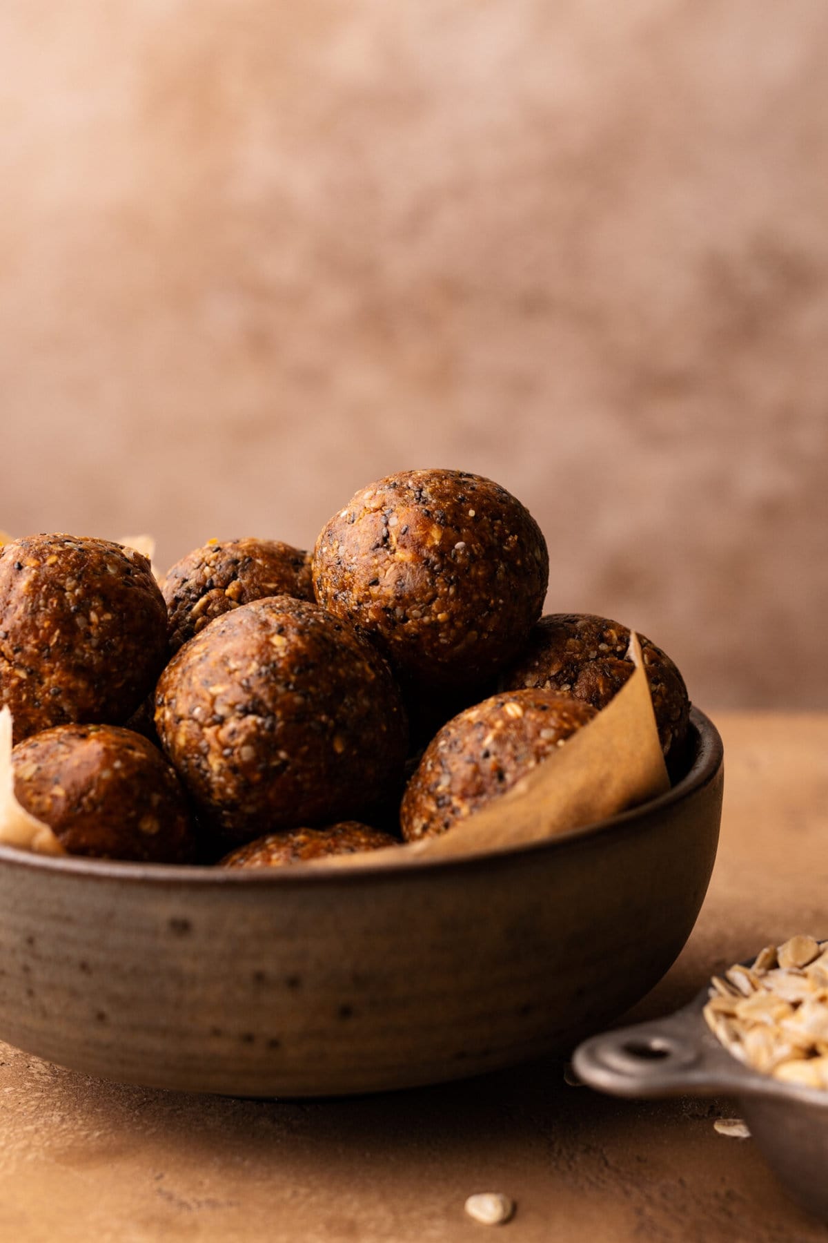 Almond Butter Oatmeal Protein Balls (6 Ingredients) – A Simple Palate